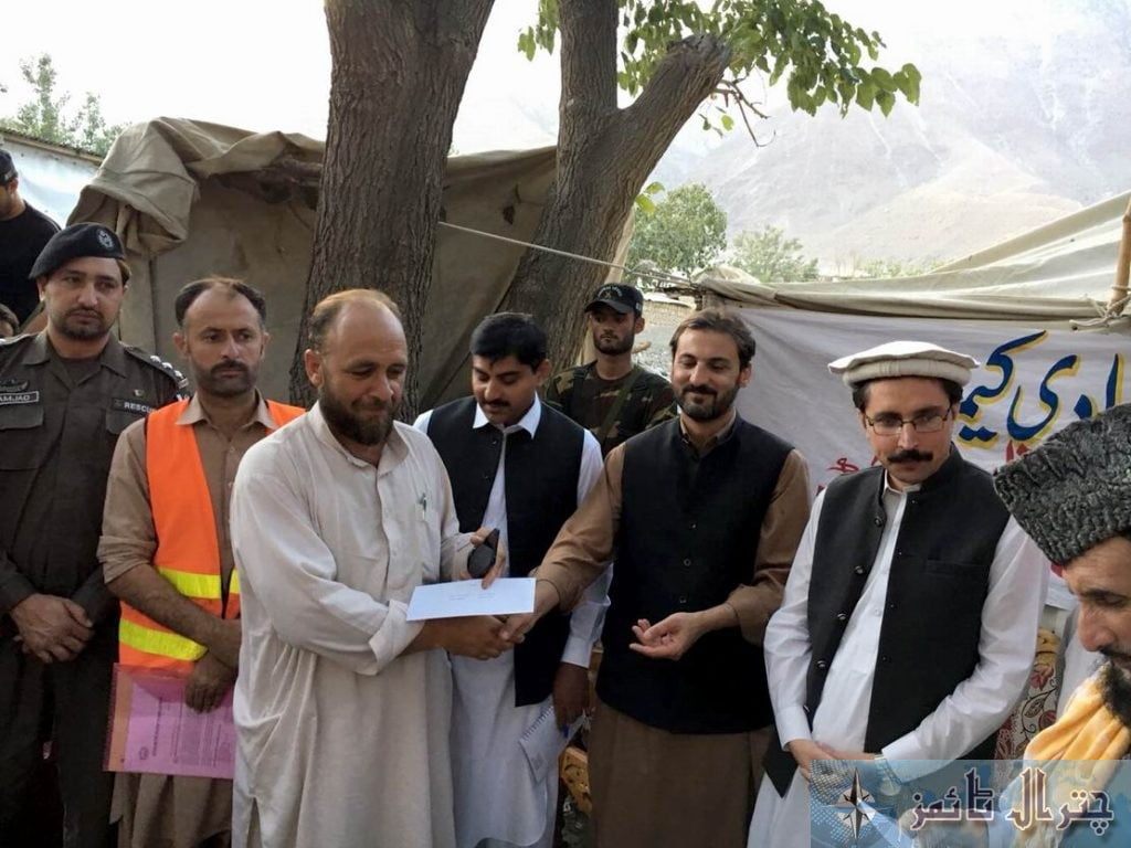 Compensation cheques distributed among flood victims of Osiak Drosh ...