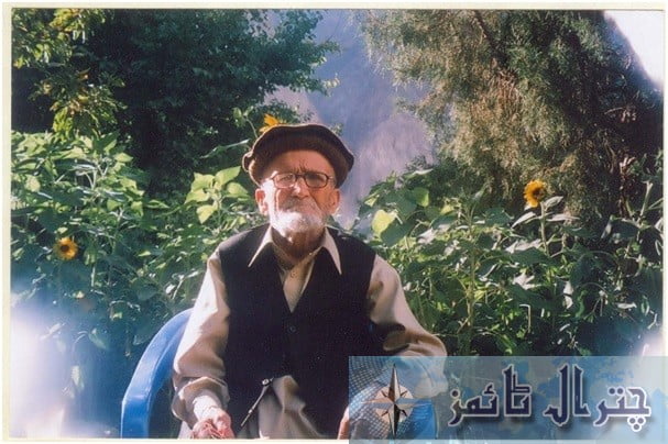 Ghazi Rakin Gul, a Mujahid from Chitral hoisted National Flag on roof ...