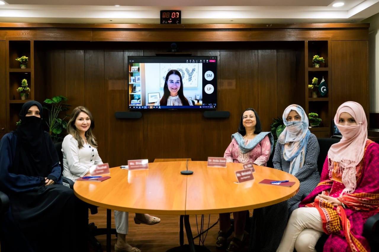 Melinda French Gates meets women polio workers in virtual meeting ...
