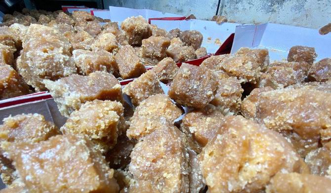 Rajjar among other traditional sweets spark festive frenzy on eve of ...