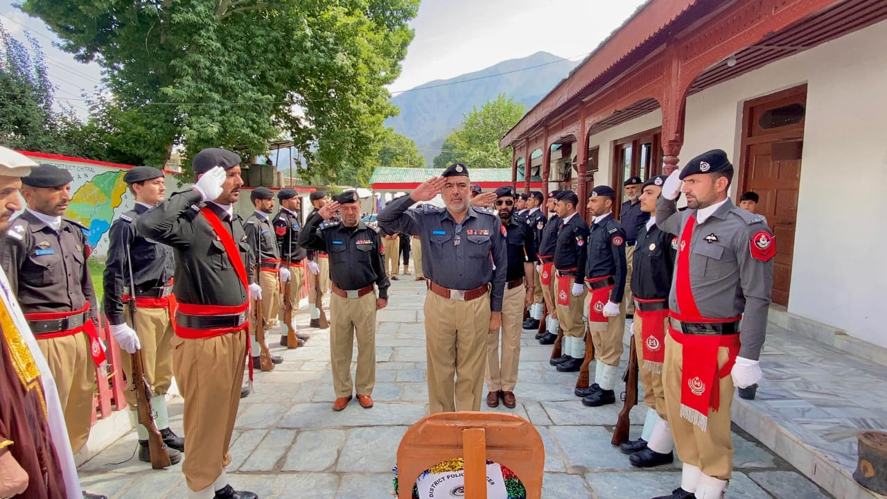 Rich tributes paid to KP police on Martyres Day - Chitral Times