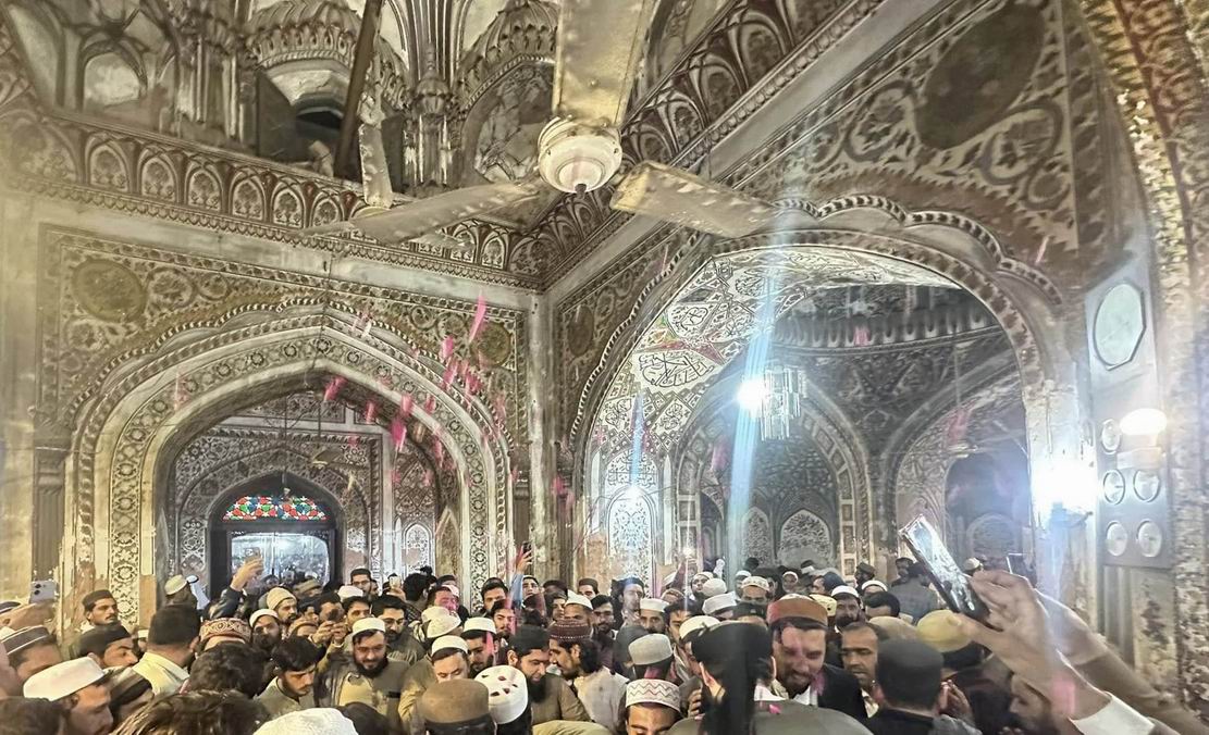Mohabat Khan Mosque: A masterpiece of Islamic architecture renovated ...